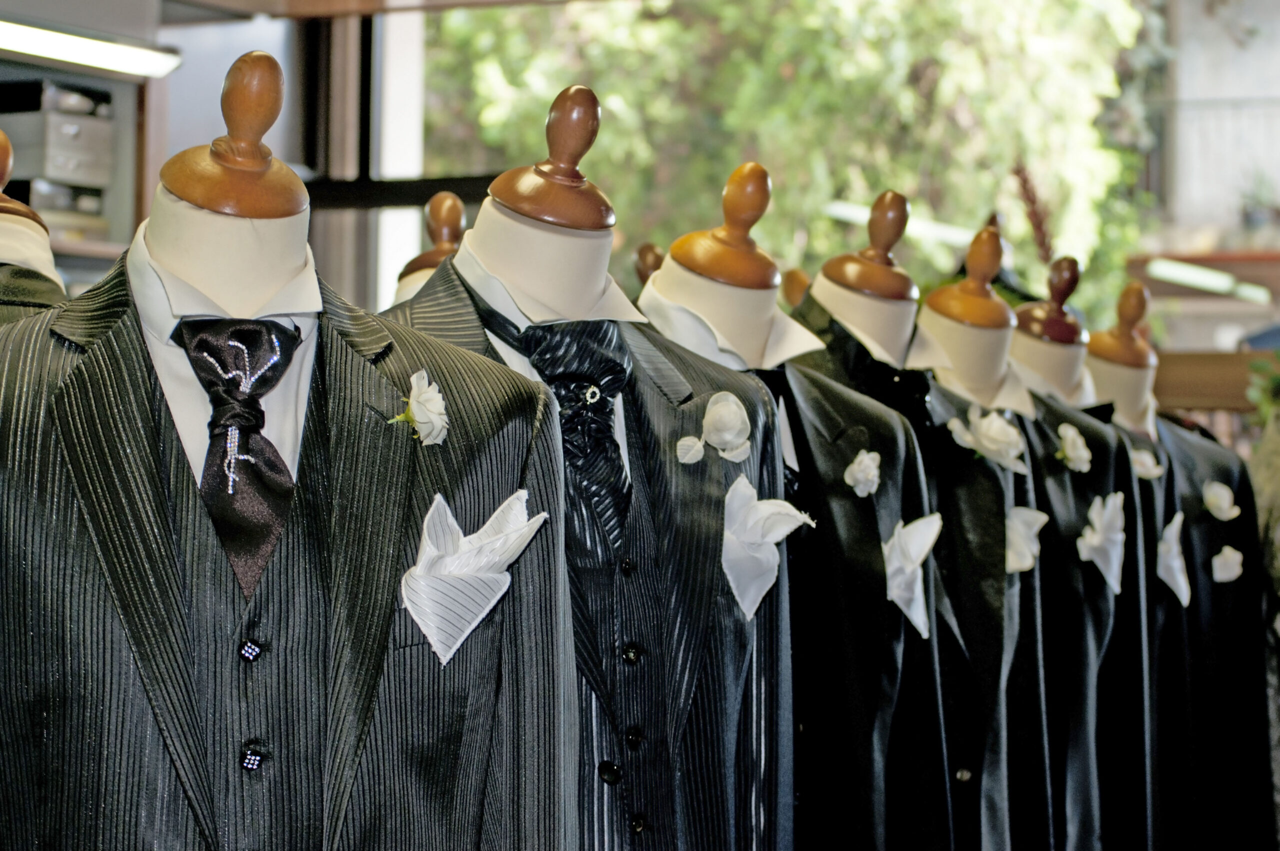The Ultimate Guide to Choosing the Right Tuxedo Fit for Your Wedding ...